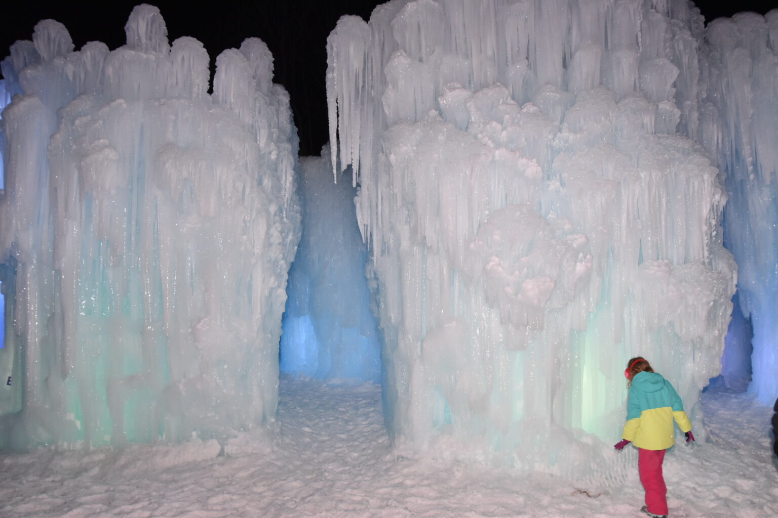 Visit the Beautiful Midway Ice Castle in Utah – Planning Away